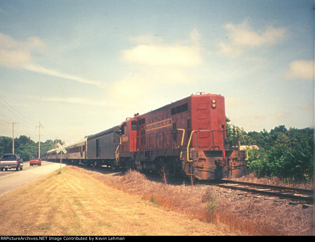MDDE 2628 with a speical Dinner Train